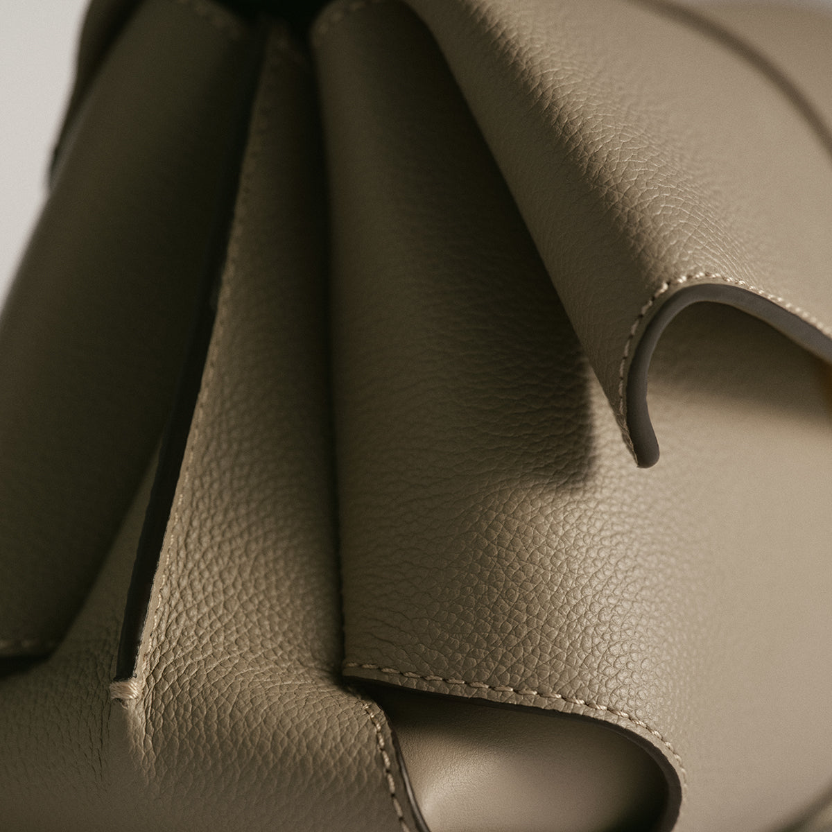 Polène | Bag - Mokki - Textured Taupe – Polène AU